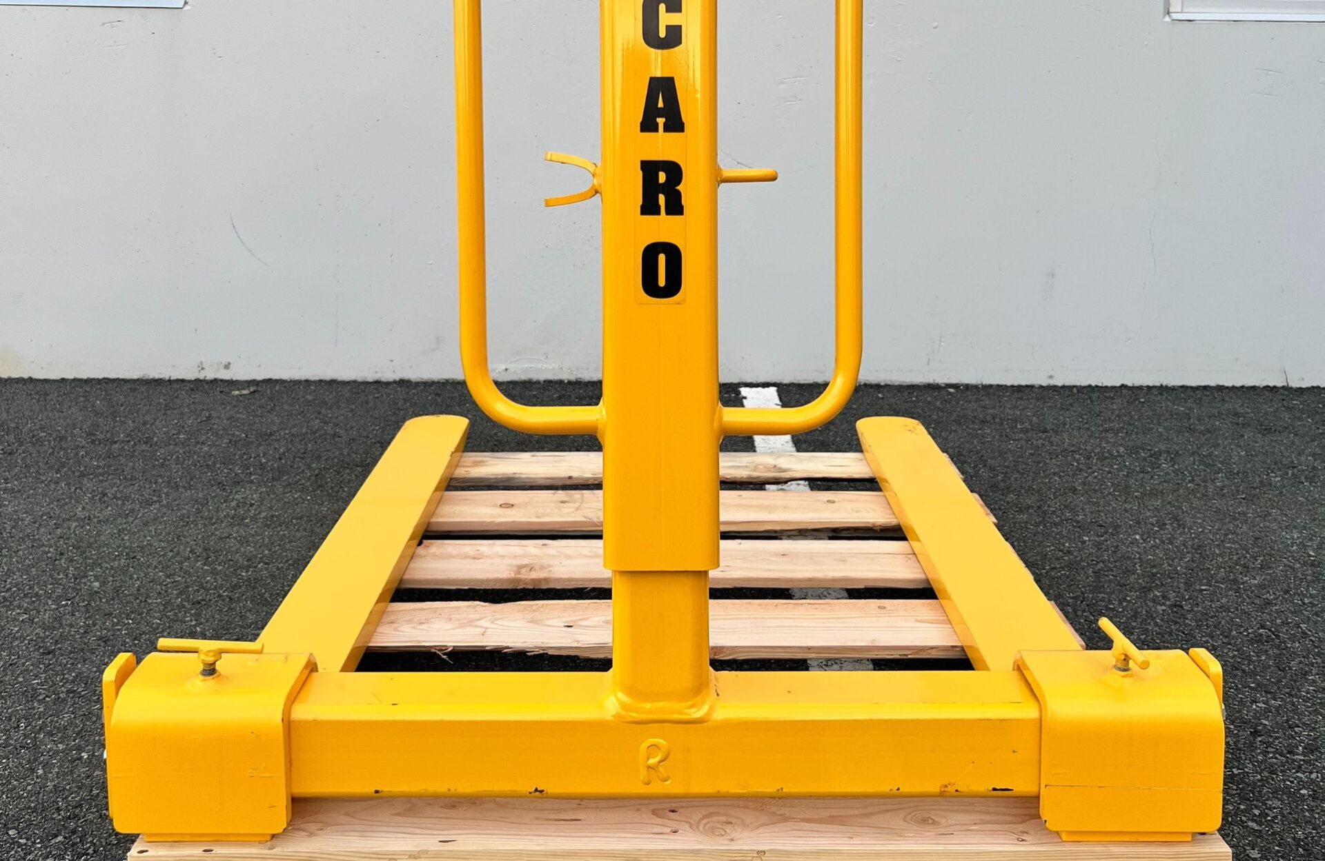 Auto Leveling Pallet Forks - Bigfoot Crane Company
